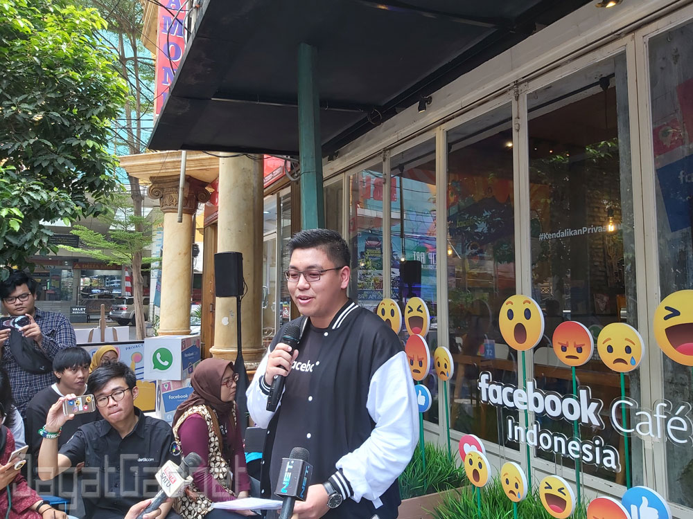 Filosofi Kopi Berubah Jadi Facebook Cafe? • Jagat Review