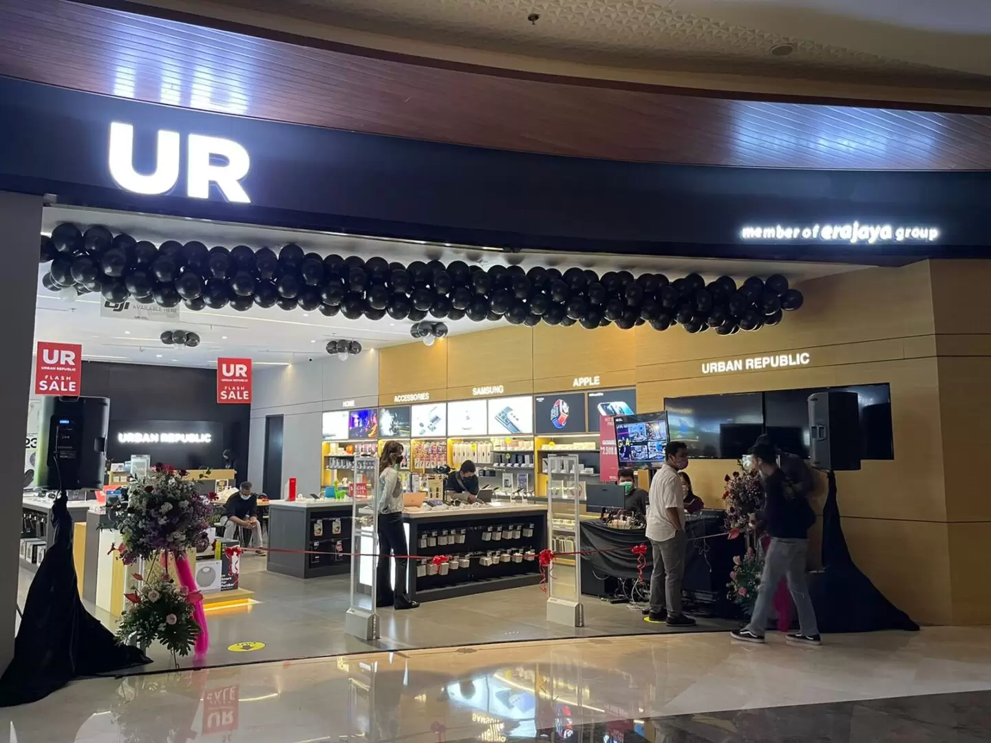 Erajaya Resmikan 4 Outlet Baru Urban Republic • Jagat Gadget